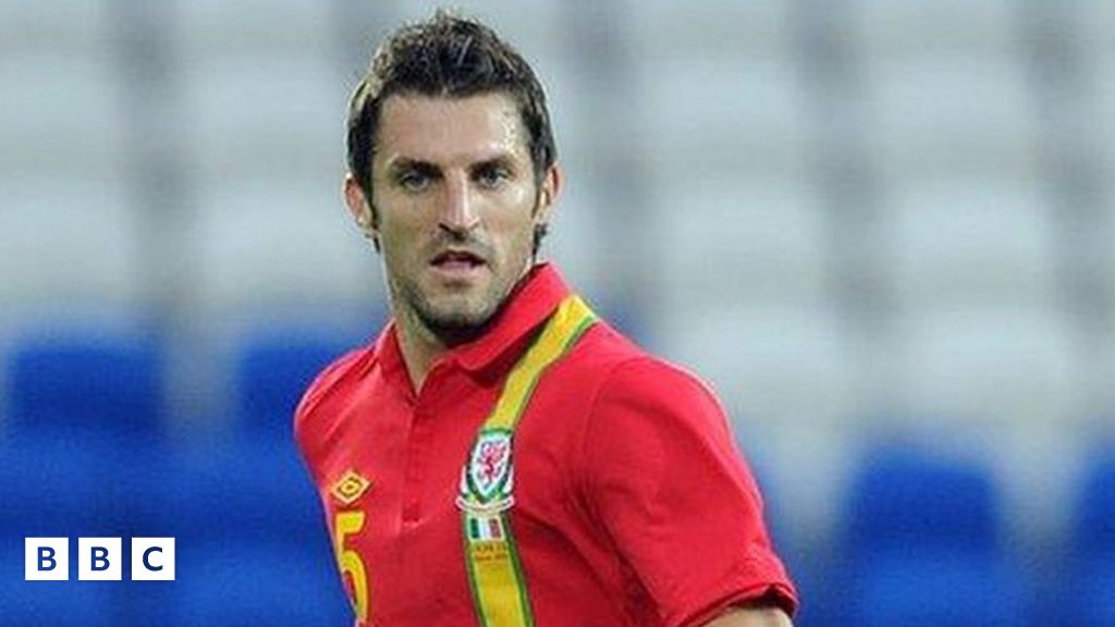 Amddiffynnwr Cymru, Sam Ricketts yn ymddeol o bêl-droed - BBC Cymru Fyw