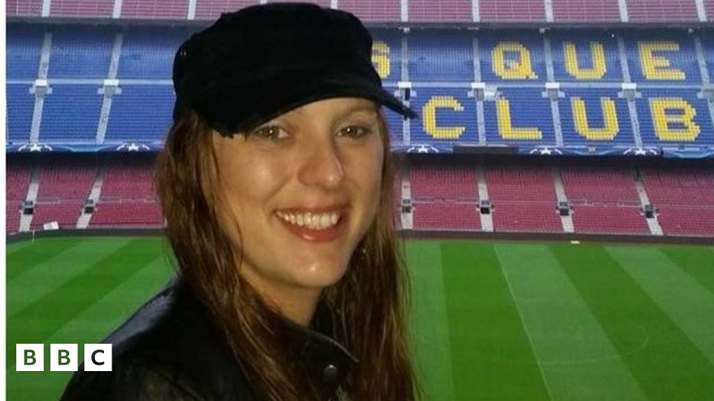 Apêl heddlu am ddynes ar goll ym Mangor Is-coed - BBC Cymru Fyw