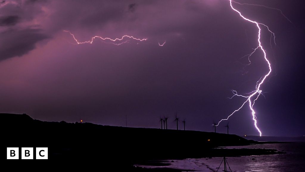 UK lightning and storm pictures - BBC Newsround