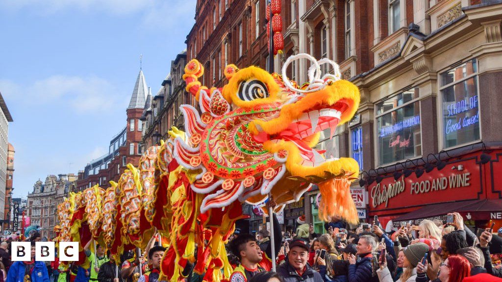Lunar New Year: Year of the Dragon celebrated around the world - BBC ...