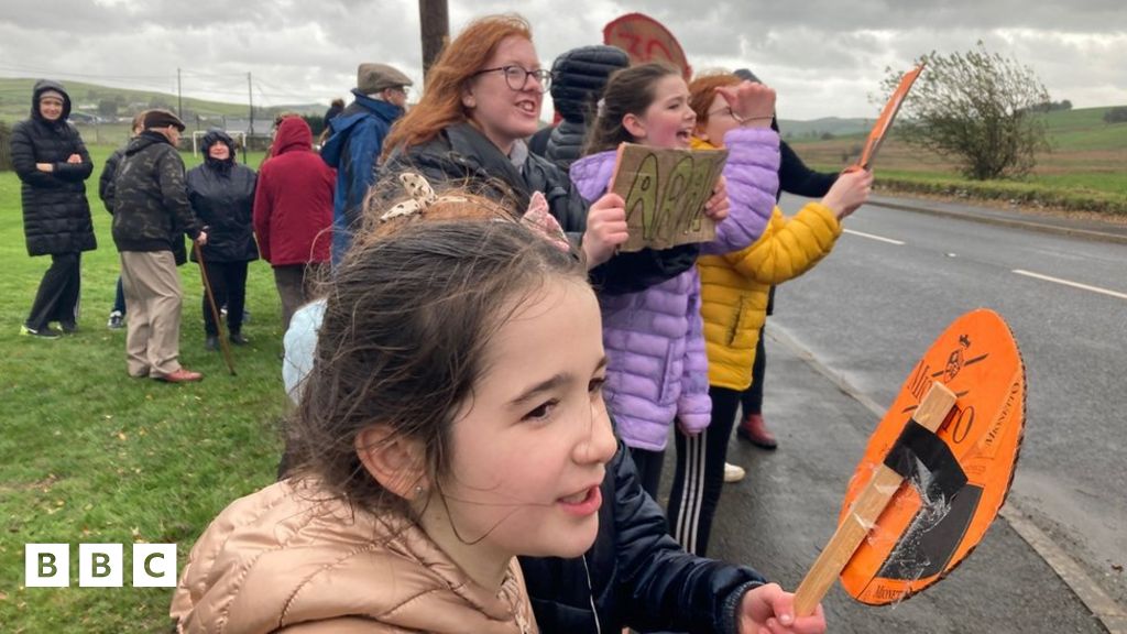 Sir Conwy: 'Damwain erchyll yn aros i ddigwydd' - BBC Cymru Fyw