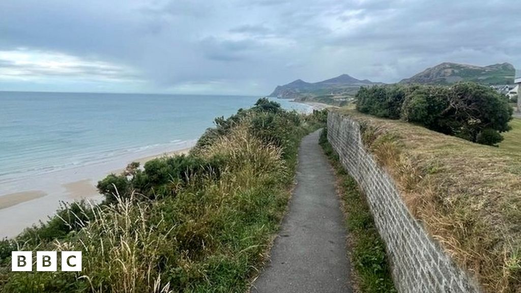 Nefyn: Pryder symud llwybr 'pwysig' dros berygl tirlithriad - BBC Cymru Fyw