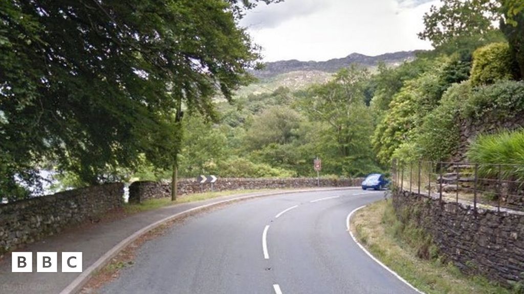 Beiciwr yn yr ysbyty wedi gwrthdrawiad ger Nant Gwynant - BBC Cymru Fyw