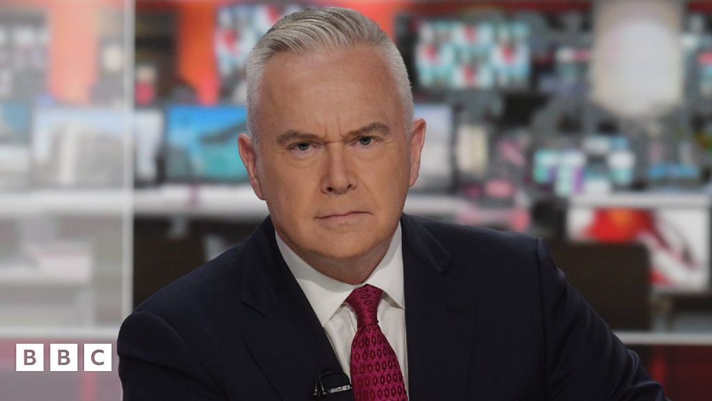 Huw Edwards yn gadael y BBC 'ar sail cyngor meddygol' - BBC Cymru Fyw