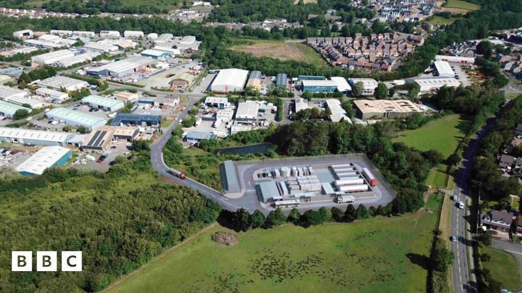 Cyngor yn tynnu cefnogaeth ariannol o gynllun ynni gwyrdd - BBC Cymru Fyw