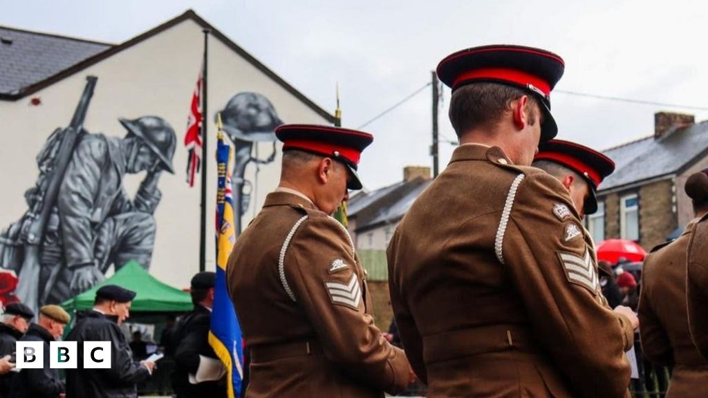 Cynnal gwasanaethau Sul y Cofio ar draws Cymru - BBC Cymru Fyw