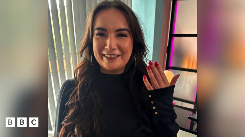 3 llun: Lluniau pwysicaf Ffion Medi - BBC Cymru Fyw