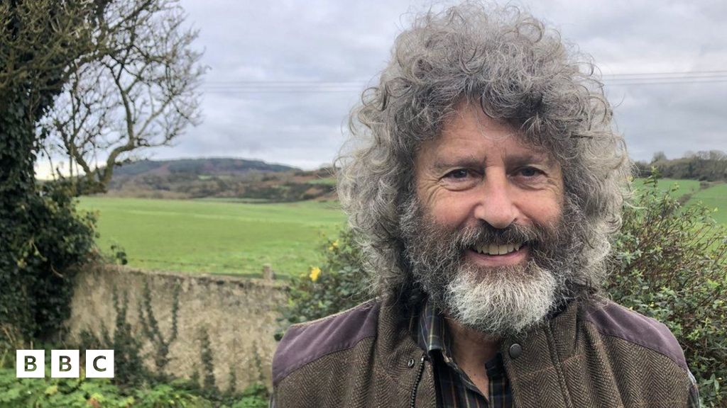 Robat Idris: Y Gymraeg i edwino heb gymunedau ffyniannus - BBC Cymru Fyw