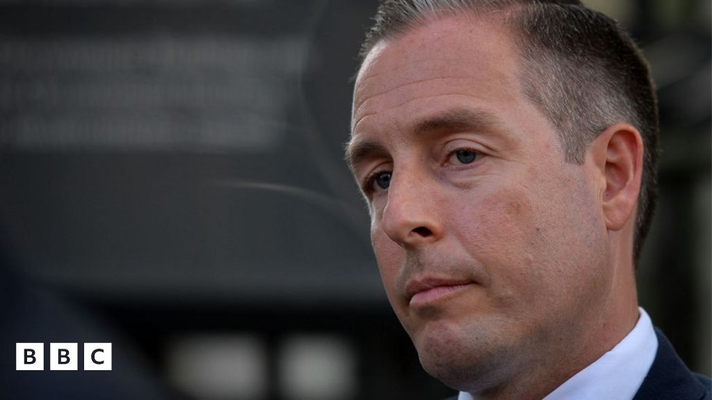 NI first minister stands down over Brexit deal - BBC Newsround