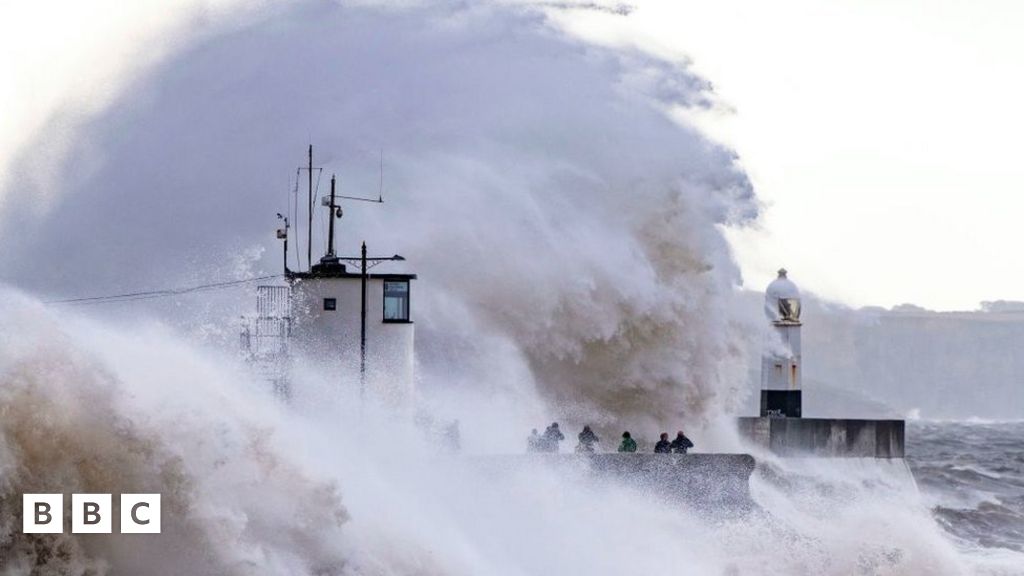Storm Evert i daro mannau ar hyd arfordir de Cymru - BBC Cymru Fyw