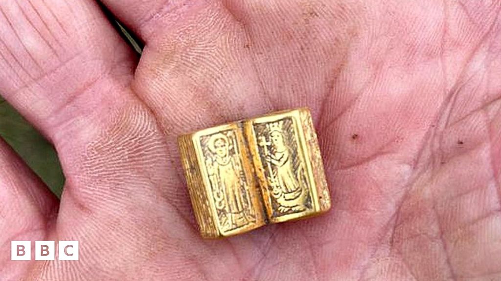 Tiny gold bible found by metal detectorists in a field near York - BBC ...