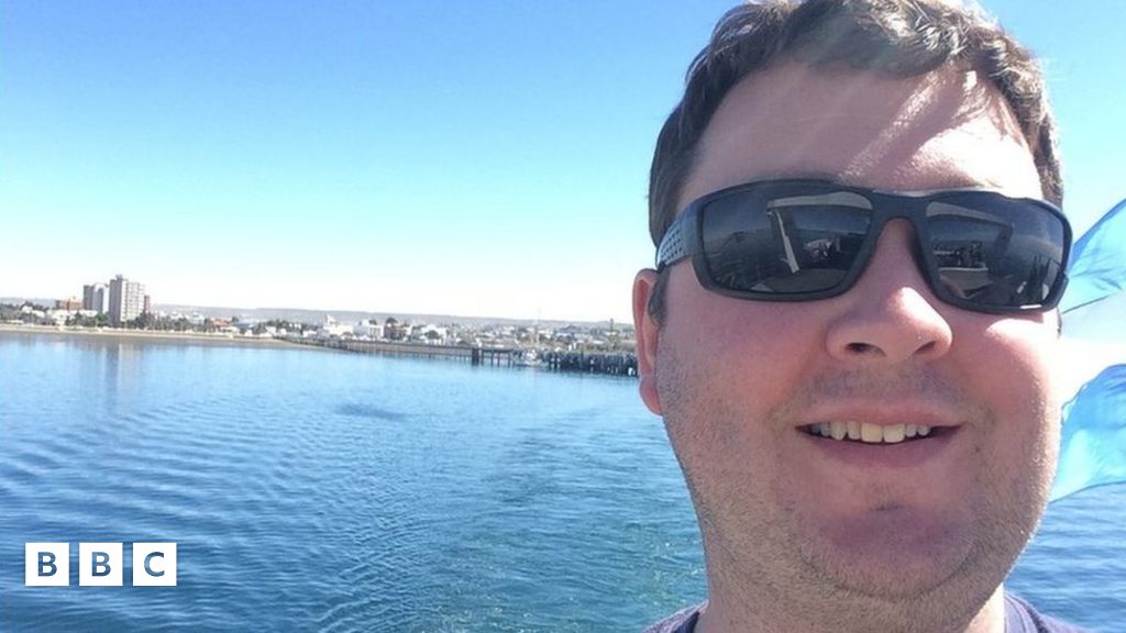 'Derbyn pob tafodiaith yn allweddol i'r Gymraeg' - BBC Cymru Fyw