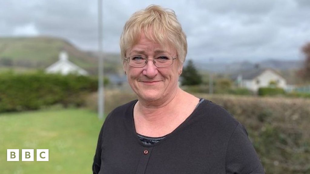 Cosbi cynghorydd Gwynedd am ateb llythyr Cymraeg yn Almaeneg - BBC ...