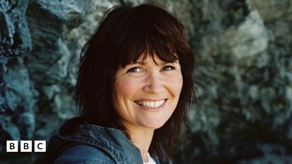 Ateb y Galw: Y cyflwynydd Daloni Metcalfe - BBC Cymru Fyw