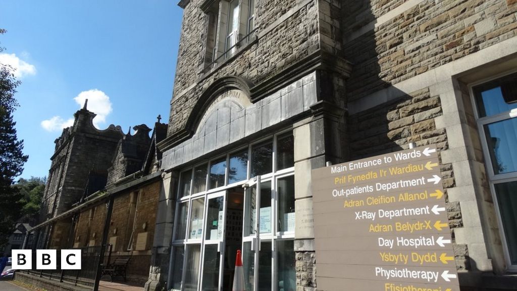 Cofio cyfraniad y glowyr i Ysbyty Maesteg - BBC Cymru Fyw