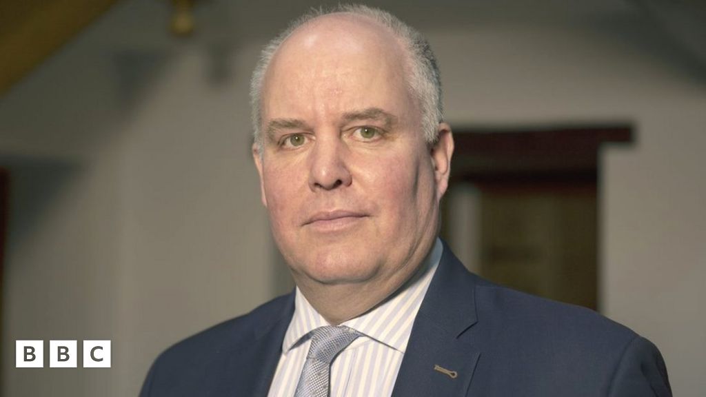 Andrew RT Davies i 'gymryd saib' dros iechyd meddwl - BBC Cymru Fyw