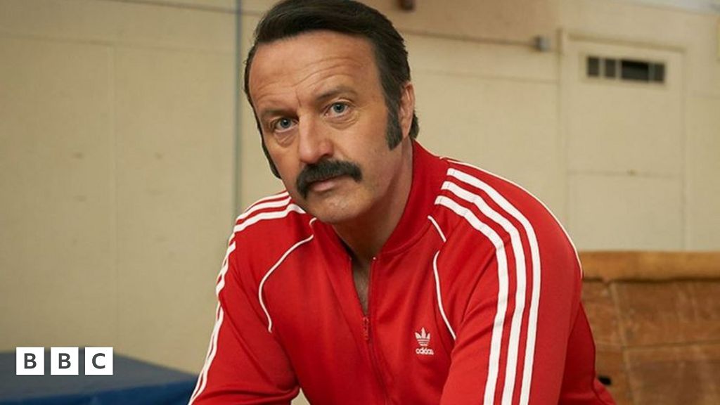 Mike Bubbins: 'Byth rhy hen i ddysgu Cymraeg' - BBC Cymru Fyw