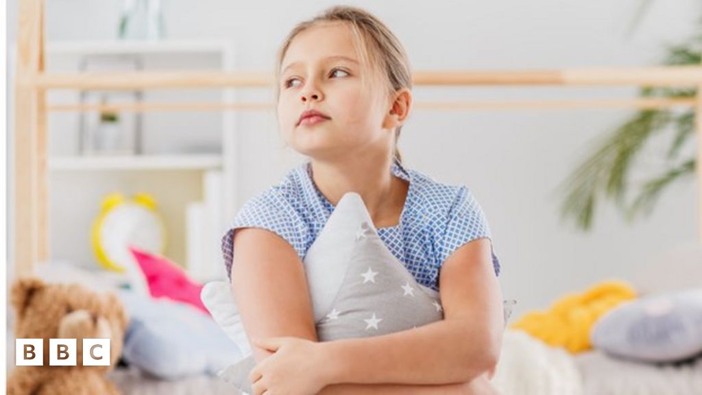 Help for kids whose parents are addicted to alcohol - BBC Newsround