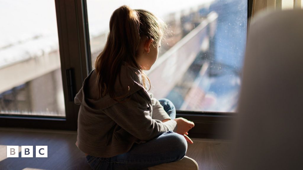 Two million kids in England live in overcrowded houses - BBC Newsround