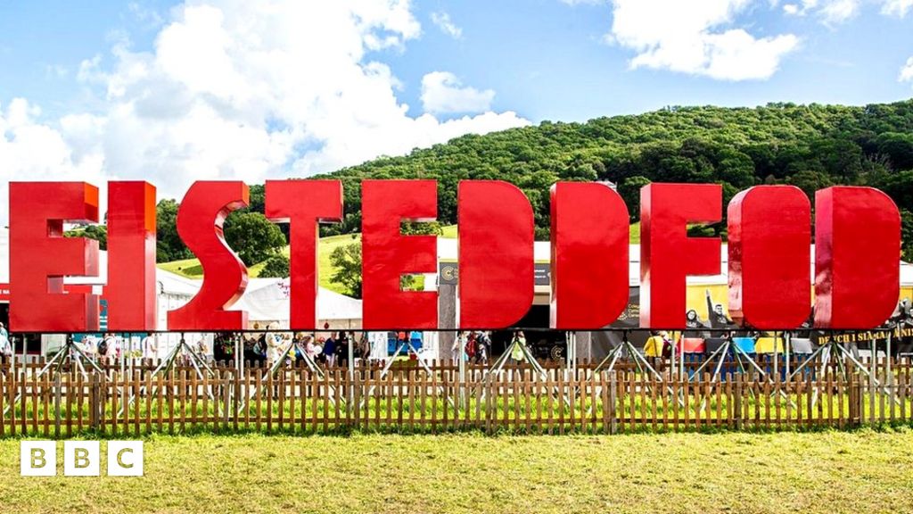 Eisteddfod 2025: 'Codi i'r her o gasglu £400,000' - BBC Cymru Fyw