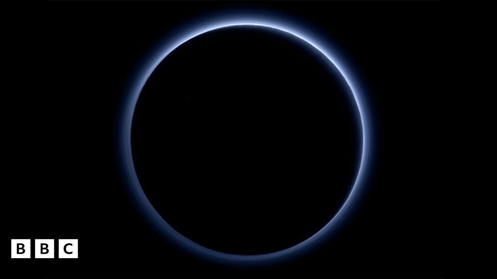 Amazing Nasa images reveal Pluto's landscape - BBC Newsround