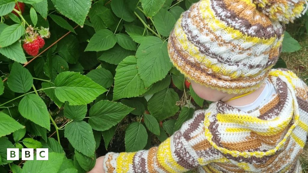 Rhoi babi mewn gofal yn sgil 'methiannau radioleg' - BBC Cymru Fyw