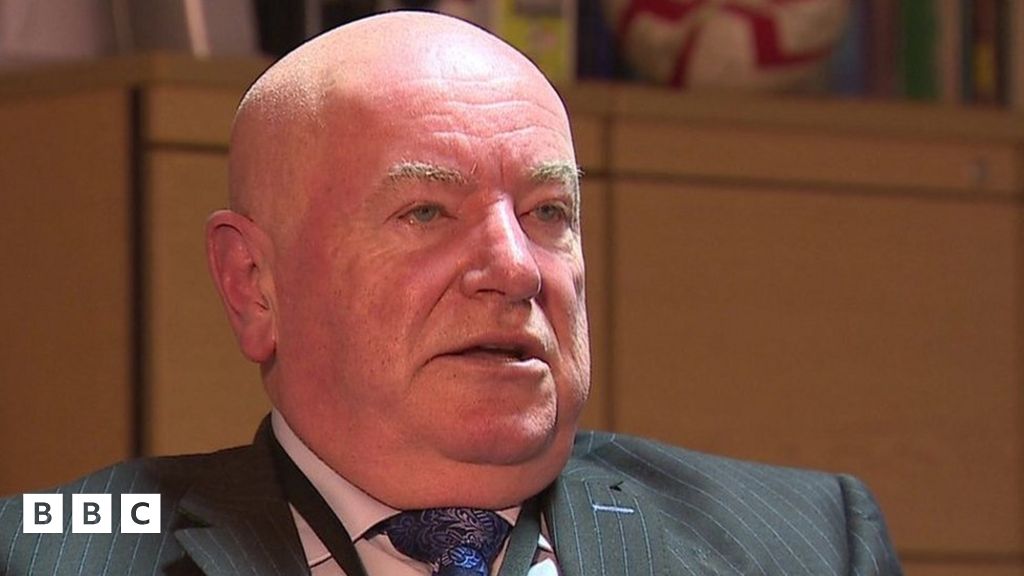 Ysgol â £1m wrth gefn ond yn dal i boeni am arian - BBC Cymru Fyw