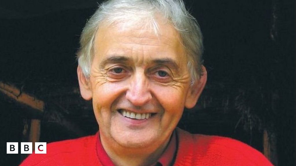 'Mae ffydd a defaid wedi bod 'da fi drwy 'mywyd' - BBC Cymru Fyw