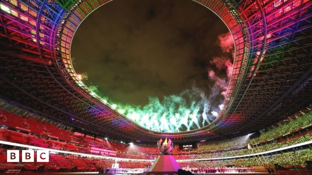 Queen congratulates ParalympicsGB after Tokyo Games close - BBC Newsround