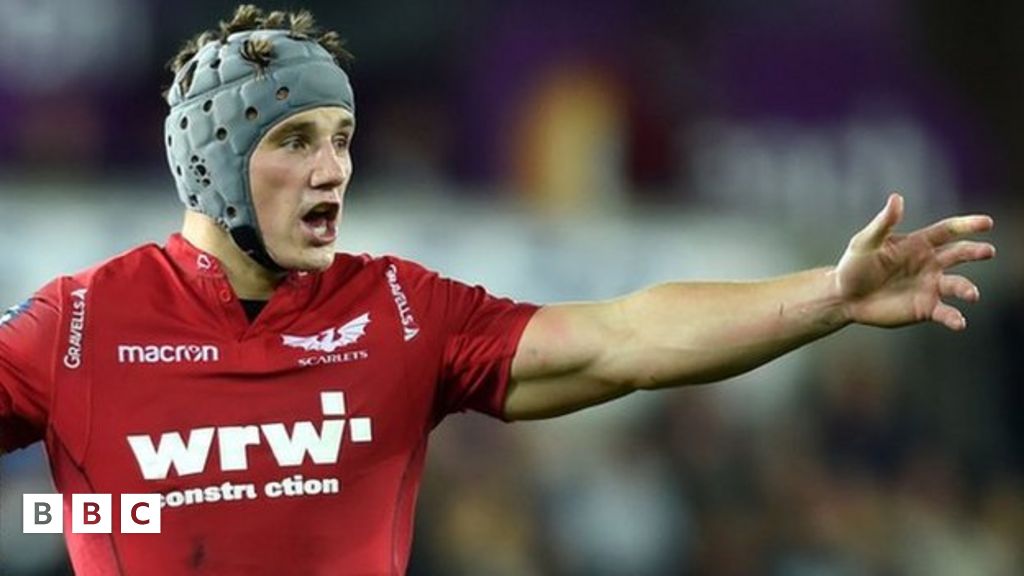 Chwaraewr rygbi Cymru'n cludo pobl drwy'r eira i'r ysbyty - BBC Cymru Fyw