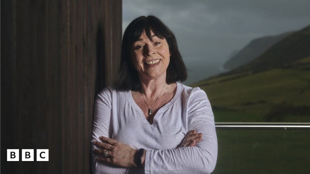 Ateb y Galw: Nia Bennett - BBC Cymru Fyw