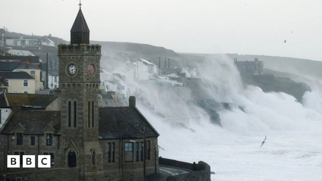 Storm Eunice: Pictures from around the UK - BBC Newsround