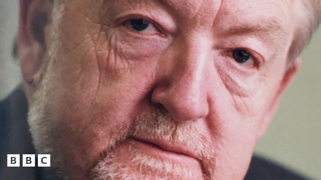 Cyn-reolwr BBC Cymru, Gareth Price wedi marw yn 78 oed - BBC Cymru Fyw