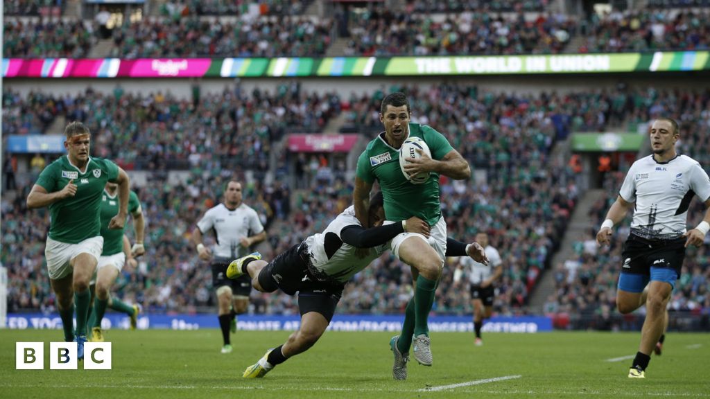 Rugby World Cup: Ireland top group after beating France - BBC Newsround