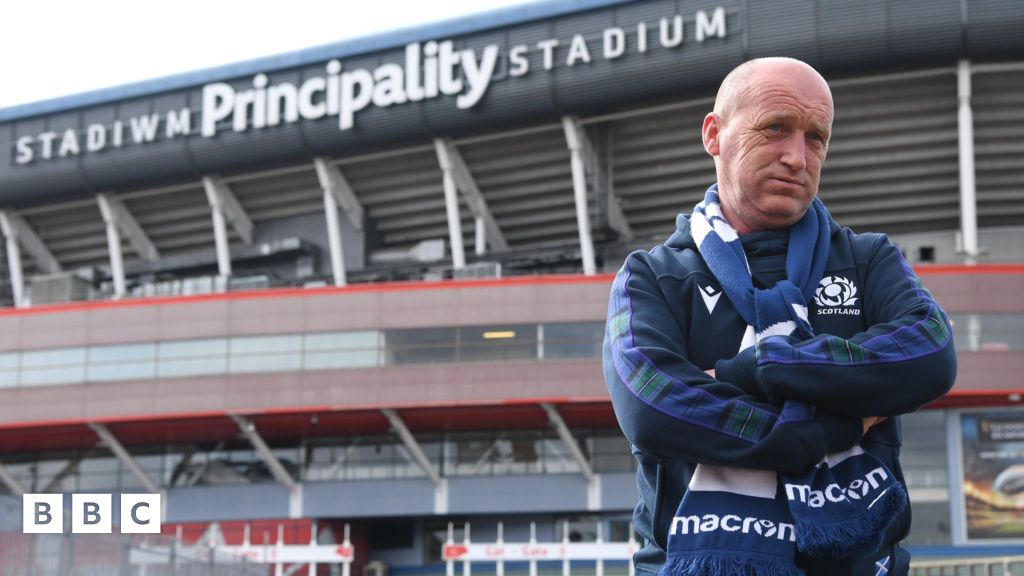 Covid: 'Synhwyrol' pe bai cyngor ynghynt i ganslo gêm - BBC Cymru Fyw