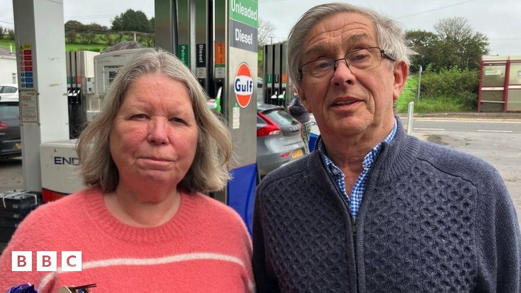 Rheol 20mya: Beth yw'r farn ar ôl mis? - BBC Cymru Fyw