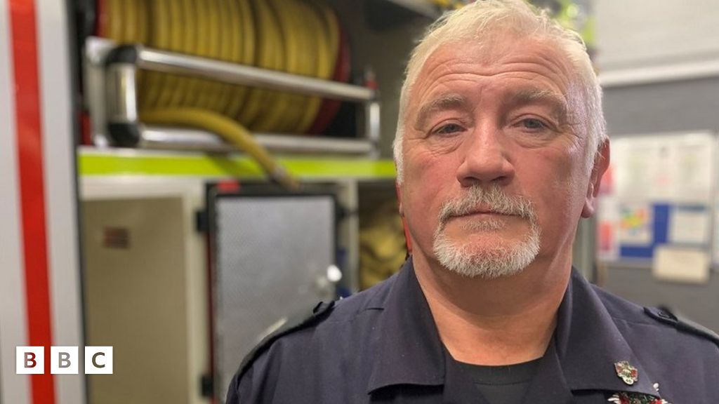 Pryder am brinder diffoddwyr tân yn y canolbarth a'r gorllewin - BBC ...