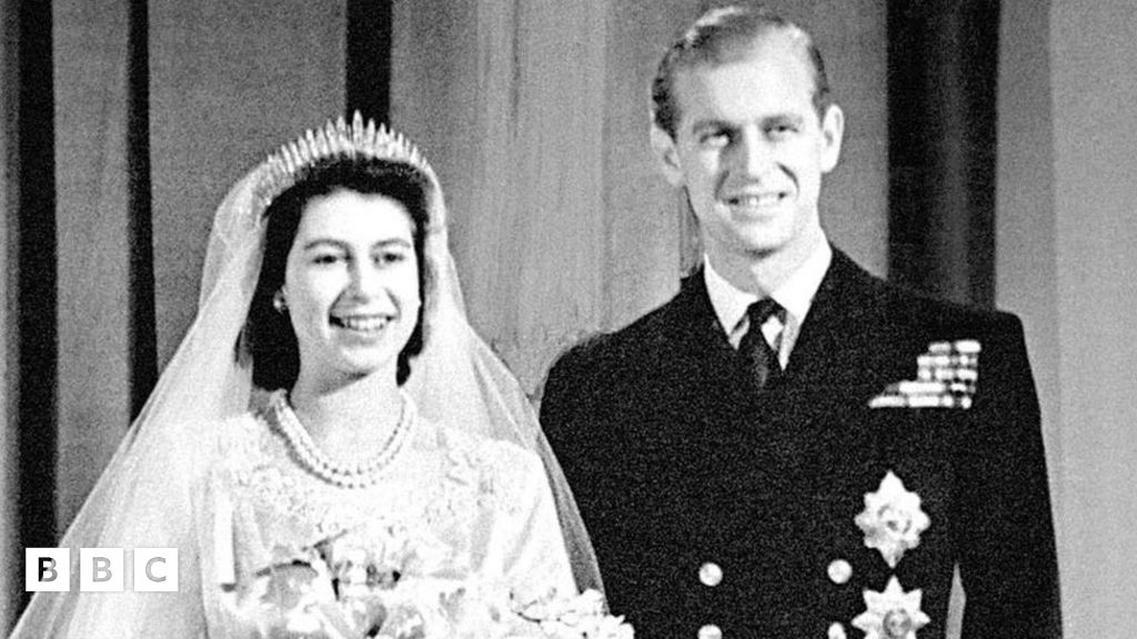 Pictures: Famous royal weddings - BBC Newsround