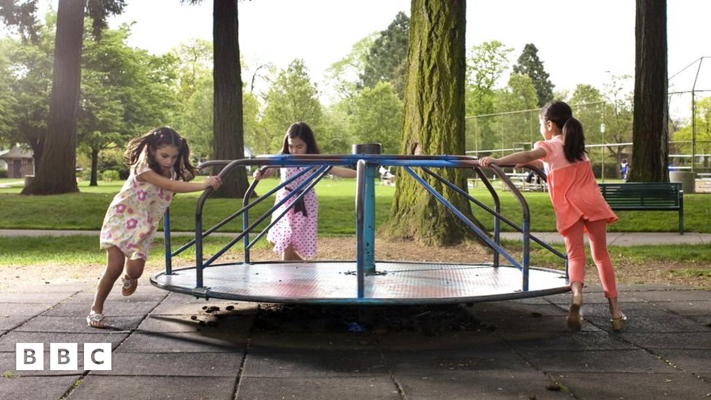 Social distancing: Where can I meet my friends and family? - BBC Newsround