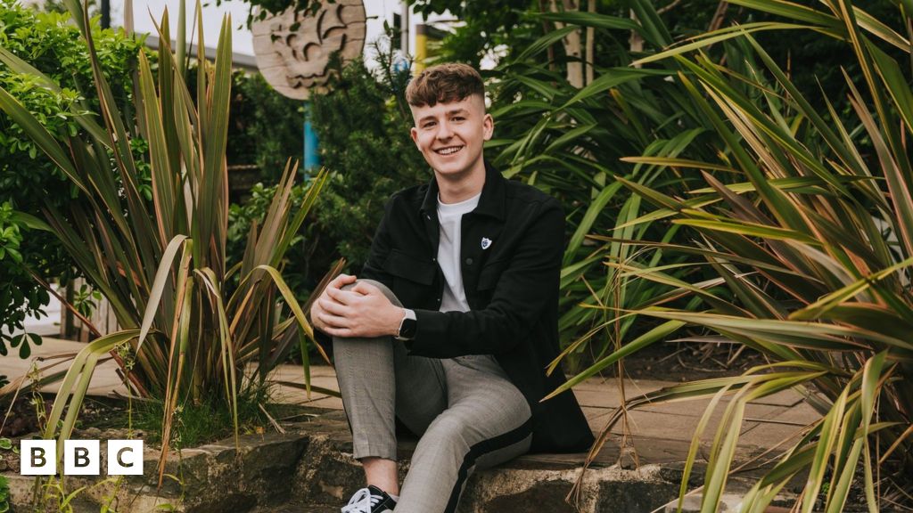 Blue Peter: Meet the new presenter YouTuber Adam Beales - BBC Newsround