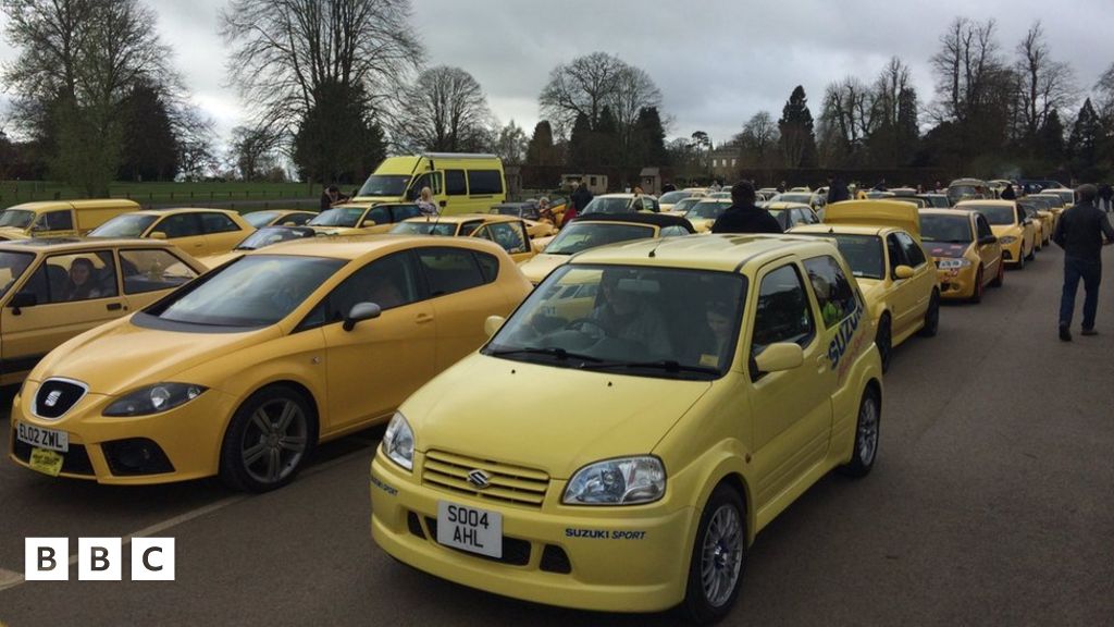 Support rally for yellow car owner in Cotswolds - BBC Newsround