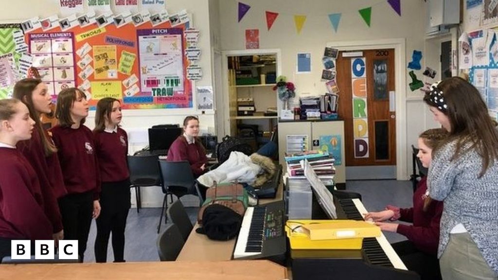 Ysgol Eifionydd, Porthmadog yn dathlu 125 mlynedd o addysg - BBC Cymru Fyw