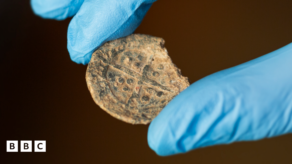 Medieval Christmas food token found in Norfolk - BBC Newsround