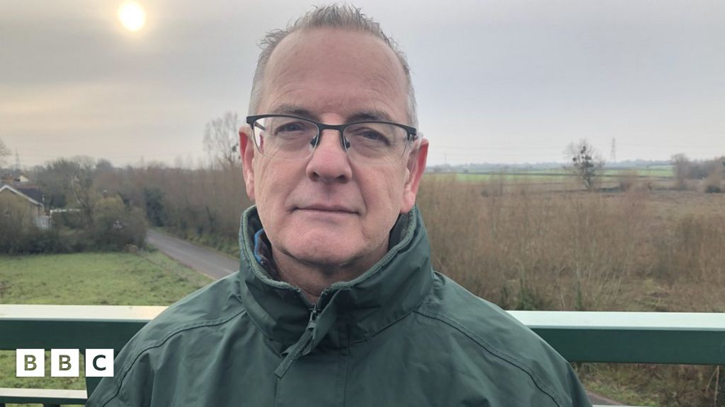 Gwent: Cynllun fferm solar cwmni Budweiser yn 'anaddas' - BBC Cymru Fyw