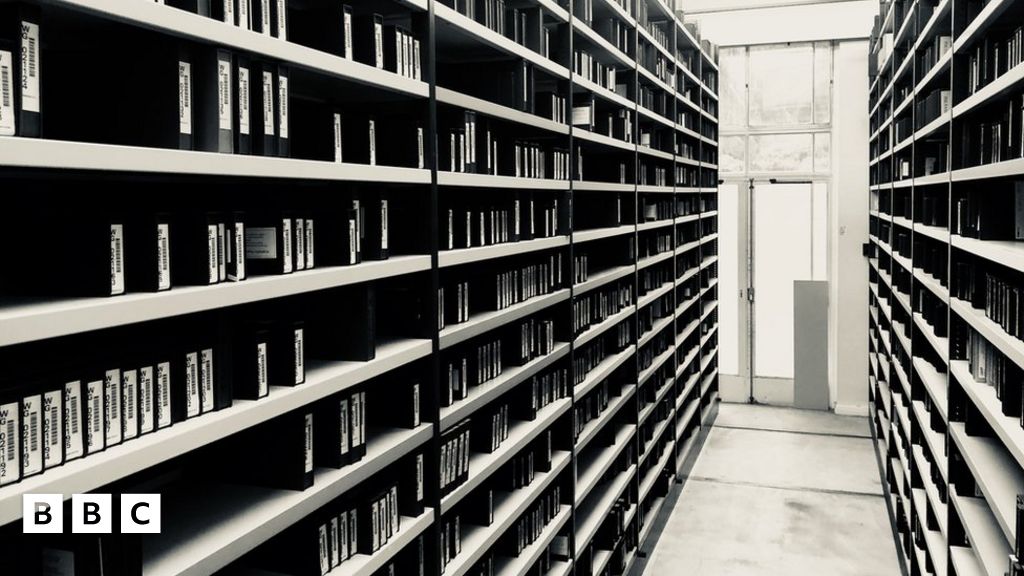 Symud archif BBC Cymru i gartref newydd // Inside BBC Wales' film and ...