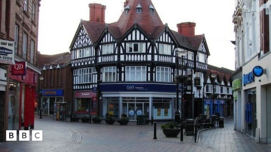 Brwydr Llafur i ddal gafael ar 'wal goch' y gogledd - BBC Cymru Fyw