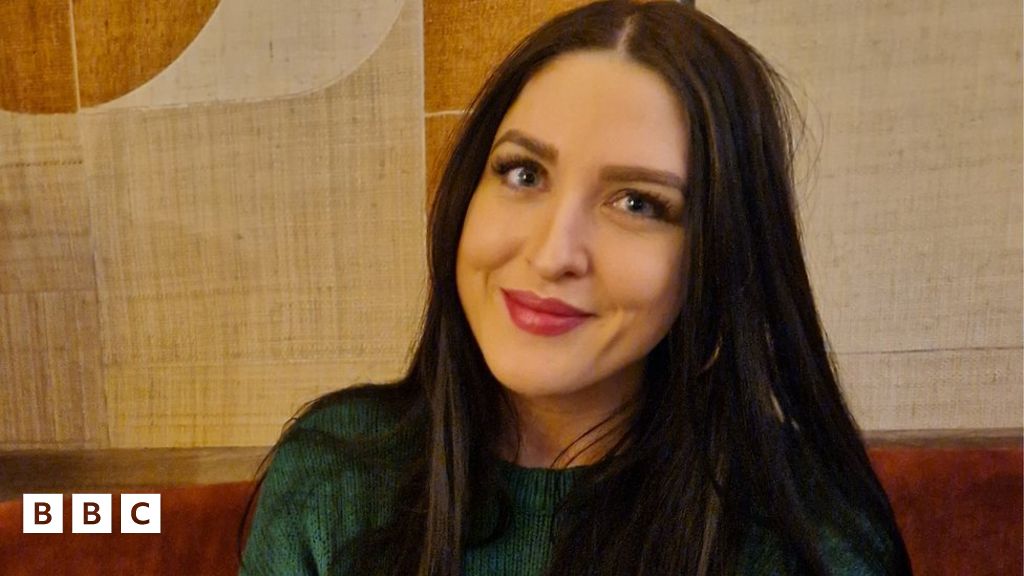 'Bwysig bod ni'n siarad yn agored am ryw' - BBC Cymru Fyw