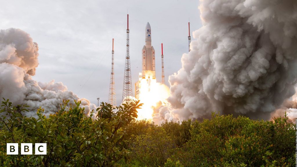 In Pictures: Space mission to Jupiter's moons blasts off - BBC Newsround