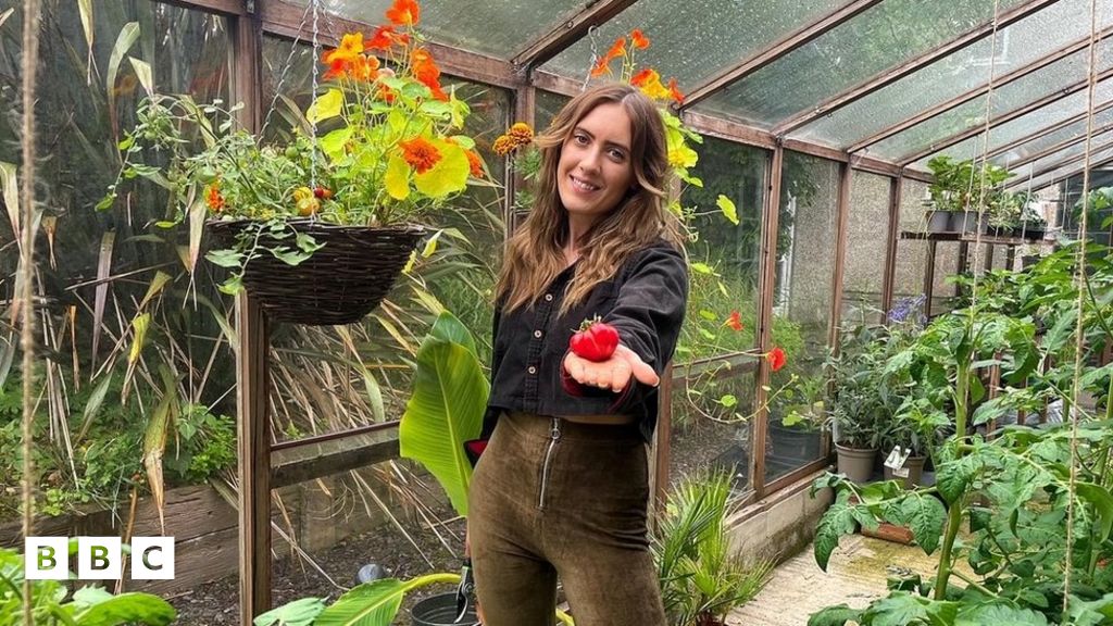 Ateb y Galw: Naomi Saunders - BBC Cymru Fyw