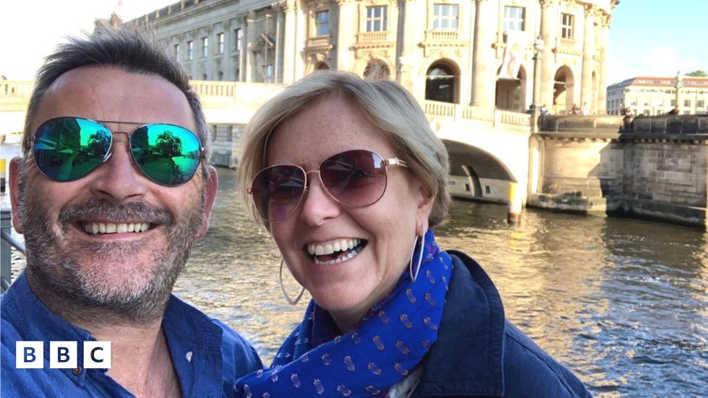 Tudur Owen: Pan mae'r plant wedi gadael y nyth - BBC Cymru Fyw